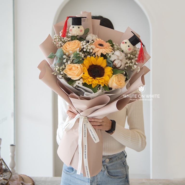 Beautiful Graduation Bouquet | Flowers & Bouquet Ideas for Grads